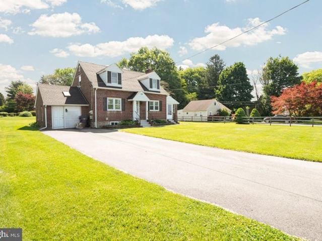 75 Country Club Rd, Coatesville, PA 19320