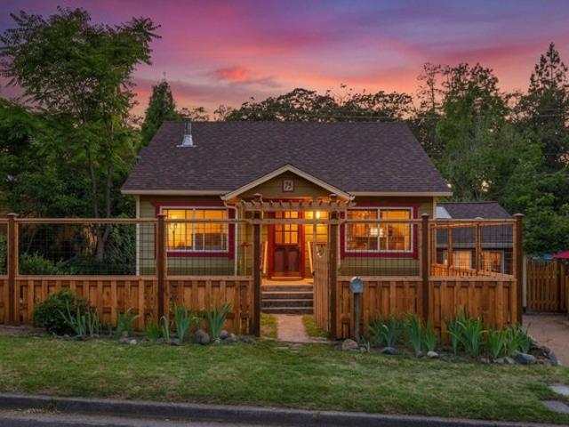 75 Dewey St, Ashland, OR 97520