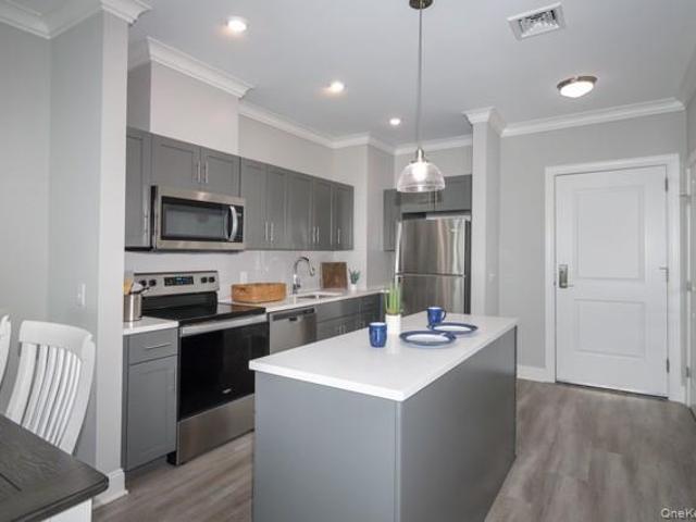 75 E Hoffman Avenue 2041