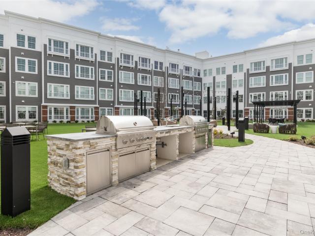75 E Hoffman Avenue 3059