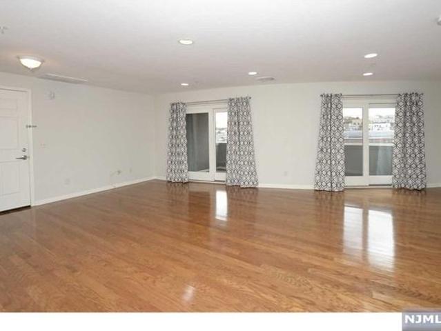 75 Franklin Ave #2 Ridgewood, NJ 07450