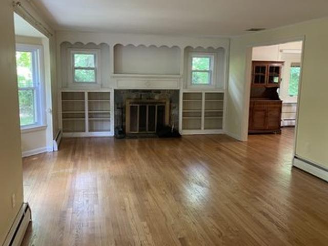75 George St, Guilford, CT 06437