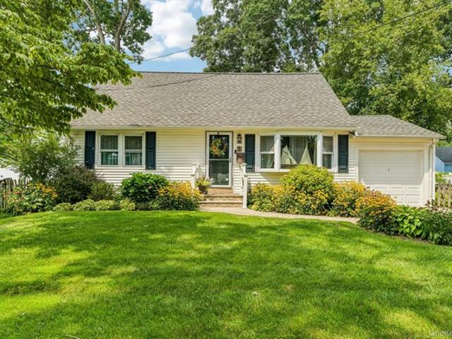 75 Hale Rd, North Babylon, NY 11703