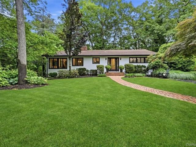 75 Laurel Hill Rd, Centerport, NY 11721
