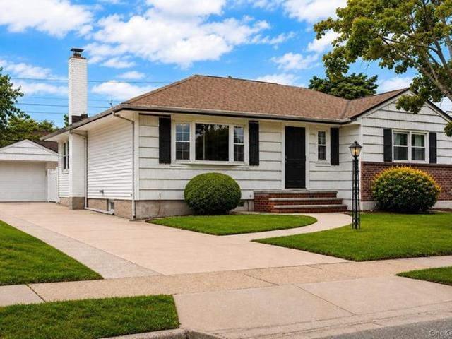 75 Linden Blvd, Hicksville, NY 11801