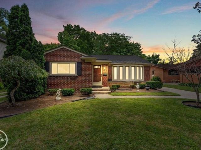 75 Lodewyck St, Mount Clemens, MI 48043