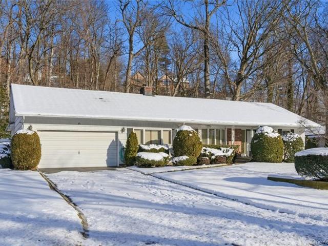 75 Mimosa Dr, East Hills, NY 11576
