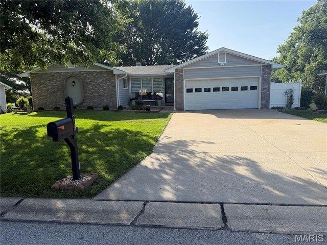 75 Park Charles Blvd N, Saint Peters, MO 63376
