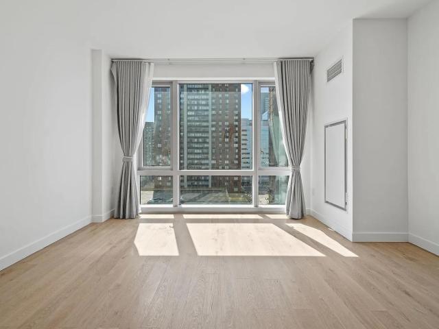75 Park Lane South # 811