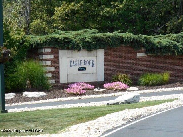 75 Pebble Beach Dr, Hazle Township, PA 18202