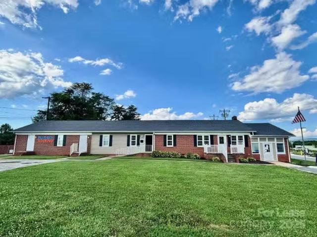 75 Rink Dam Road, Hickory, NC 28601