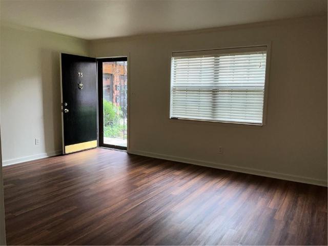 75 Roswell Court NE