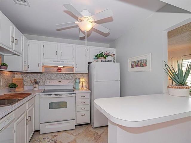 75 Royal Oak Ct Apt 204, Vero Beach, FL 32962