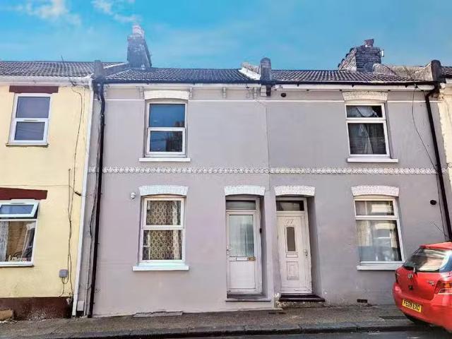 75 Salisbury Road, Chatham 2 bed terraced house for sale £80.