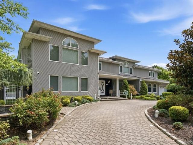 75 Shoreham Dr E, Dix Hills, NY 11746
