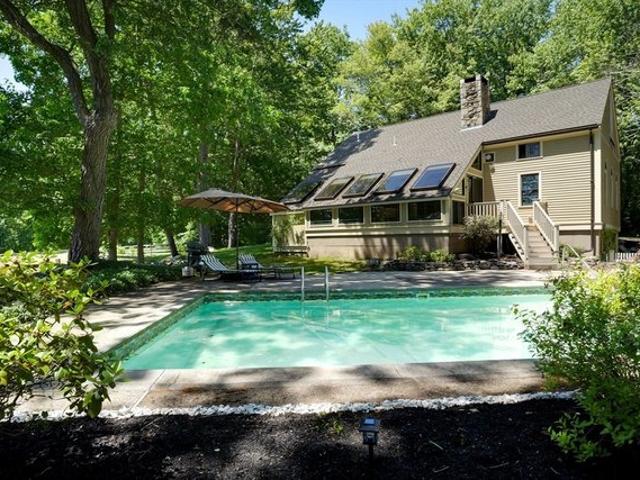 75 South Rd, Pepperell, MA 01463