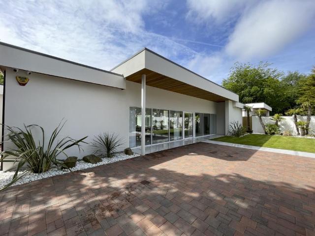 75a Kirklake Road, Formby. 4 bed villa to rent £15,000 pcm £3,462 pw