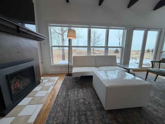 7605 Lake Shore Drive