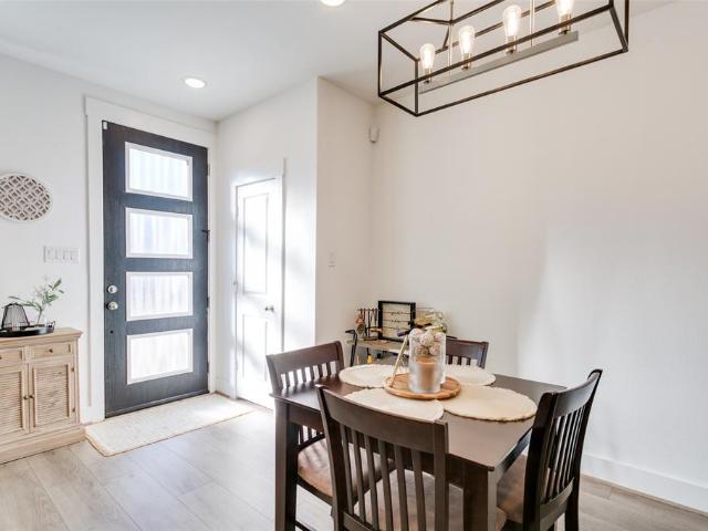 7605 Reis Lane