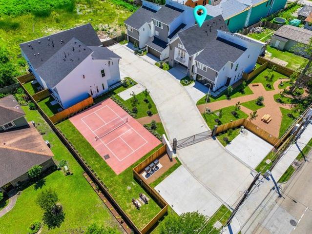 7605 Victory Reserve St, Houston, TX 77088