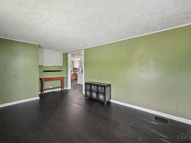 7605 Wesselman Road