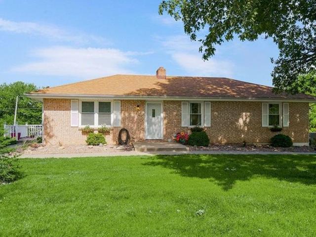 7606 NW Pampas Ln, Parkville, MO 64152