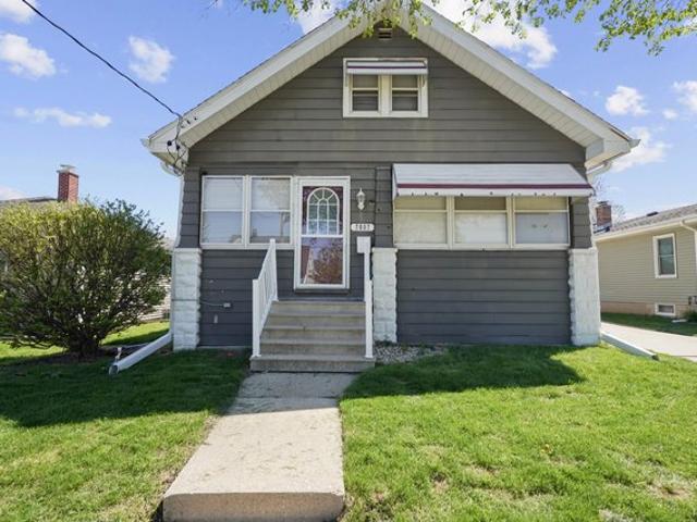 7607 39th St, Kenosha, WI 53142