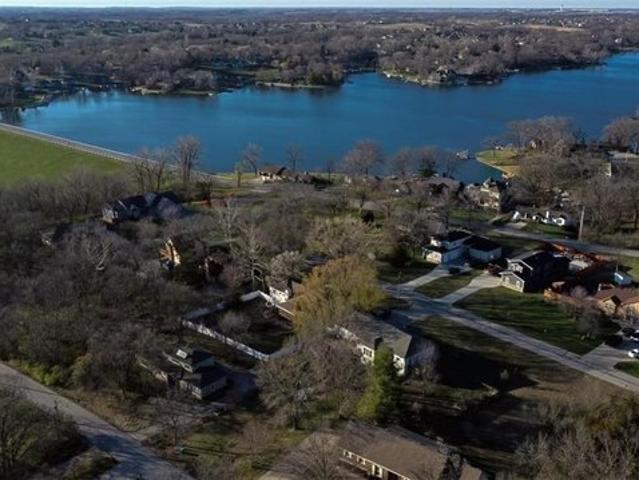 7608 NW Roberts Rd, Weatherby Lake, MO 64152