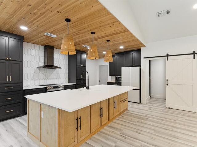 7609 Greenleaf Court