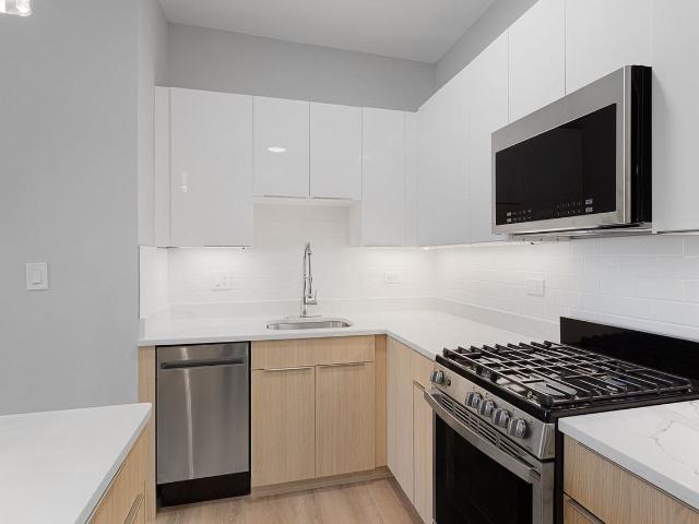 7600 N Sheridan Road Studio Apartment for Rent at 7600 N Sheridan Rd, Chicago, IL 60626 Rogers Park