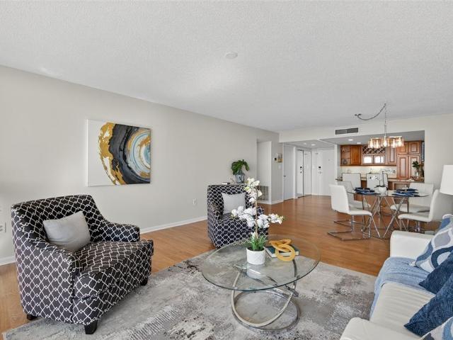 7600 Bayshore Dr, Unit 902, Treasure Island, FL 33706 | MLS #TB8461