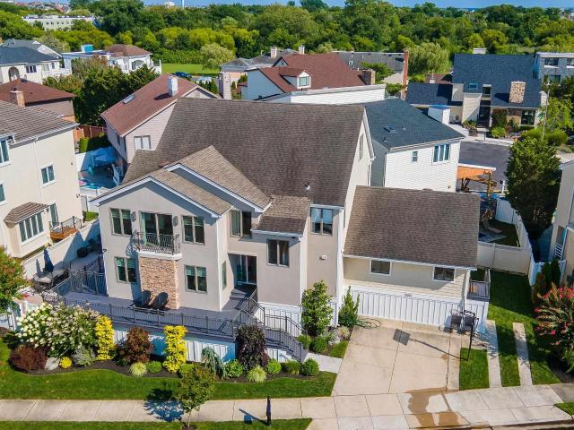 7600 Bayshore Dr