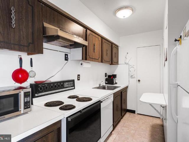 7600 E Roosevelt Boulevard # 903