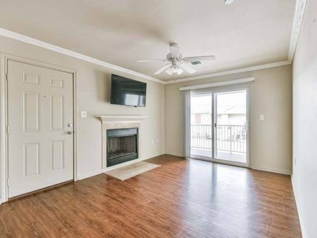 7600 Emmett F Lowry Expressway 416