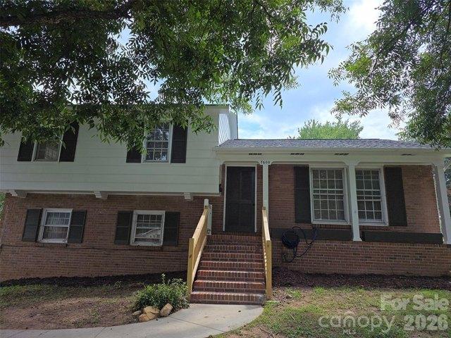7600 Woodstream Dr, Charlotte, NC 28210