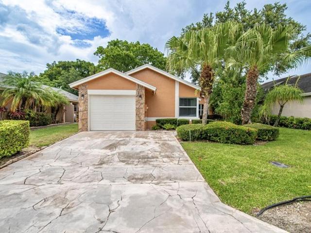 7601 Martinique Blvd, Boca Raton, FL 33433