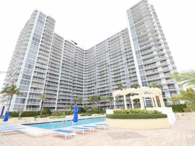 7601 E Treasure Dr #PH105, North Bay Village, FL 33141