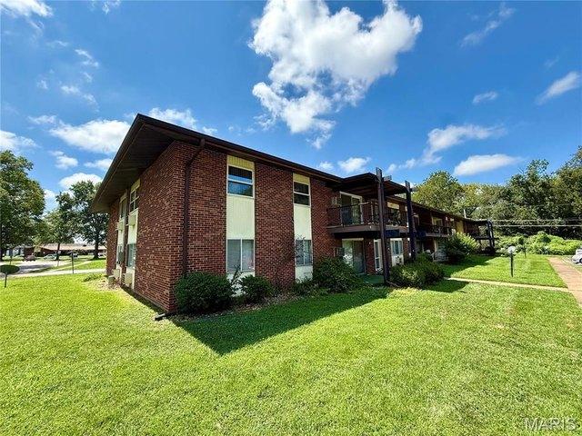 7601 Hazelcrest Dr Apt E, Hazelwood, MO 63042