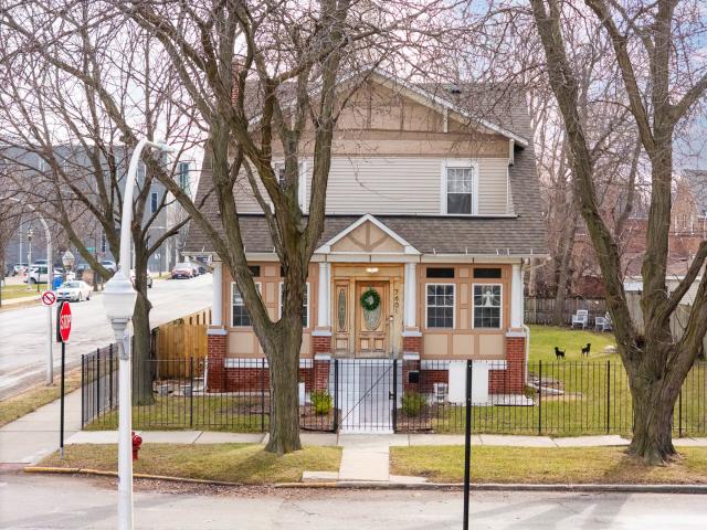 7601 S Bennett Ave, Chicago, IL 60649 | Compass