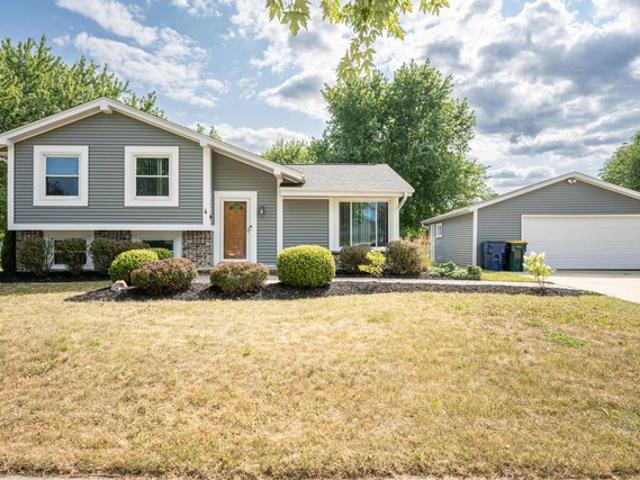 7601 S Manor Ave, Oak Creek, WI 53154