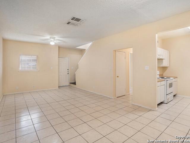 7601 Windsor Oaks
