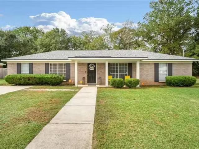 7602 WILLARD DR W, THEODORE, AL 36582 Single Family Residence.