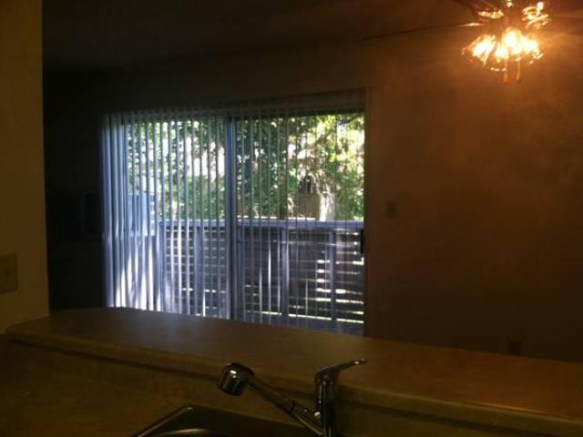 $760 / 2br 876ft² Upgraded 2 bedroom apt! First month free!