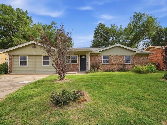 760 Oakwood Ave, Hurst, TX 76053