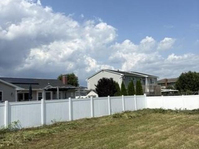 760 S Wellwood Ave, Lindenhurst, NY 11757