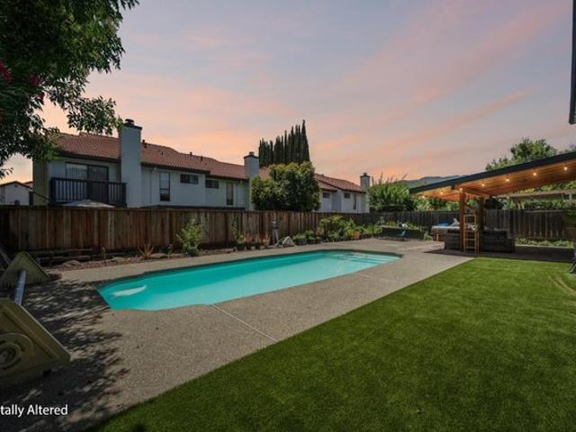 760 W 9th St, Gilroy, CA 95020