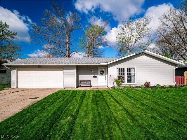 760 Trotter Ln, Berea, OH 44017
