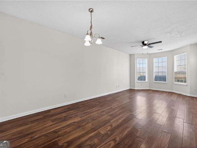 7614 Creekside Lane