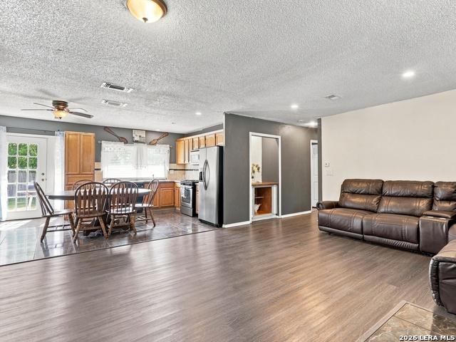 7614 Glen Briar