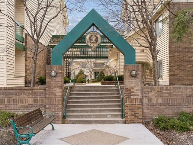 7614 York Ave S Apt 3215, Edina, MN 55435